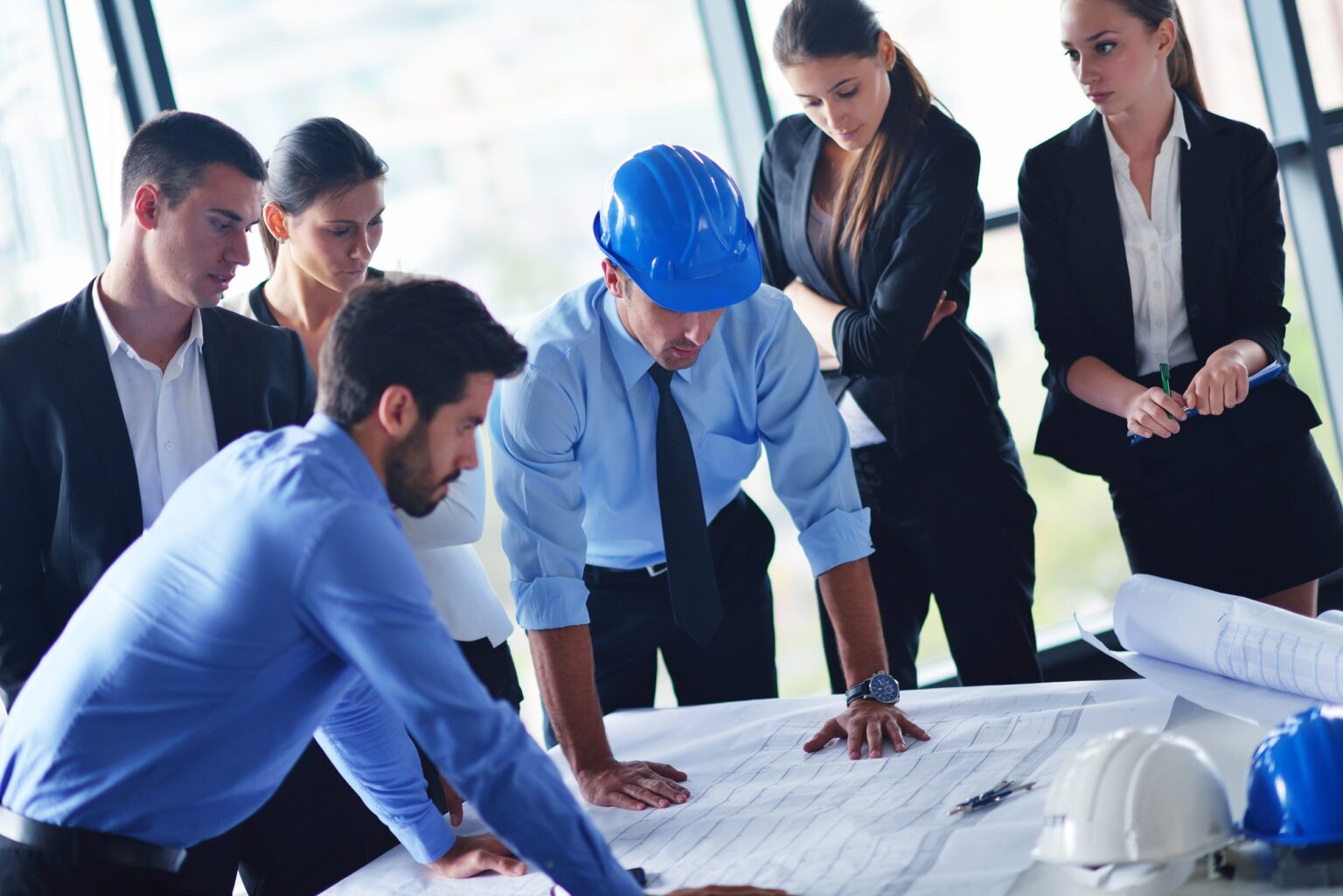 Project Management in Engineering: What It Is, 3 Types & Tips